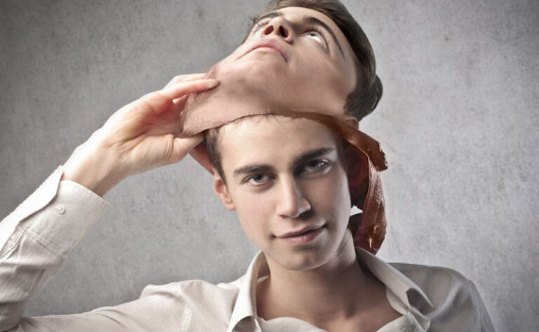 Así se comportan las personas falsas: descubre 5 rasgos reveladores